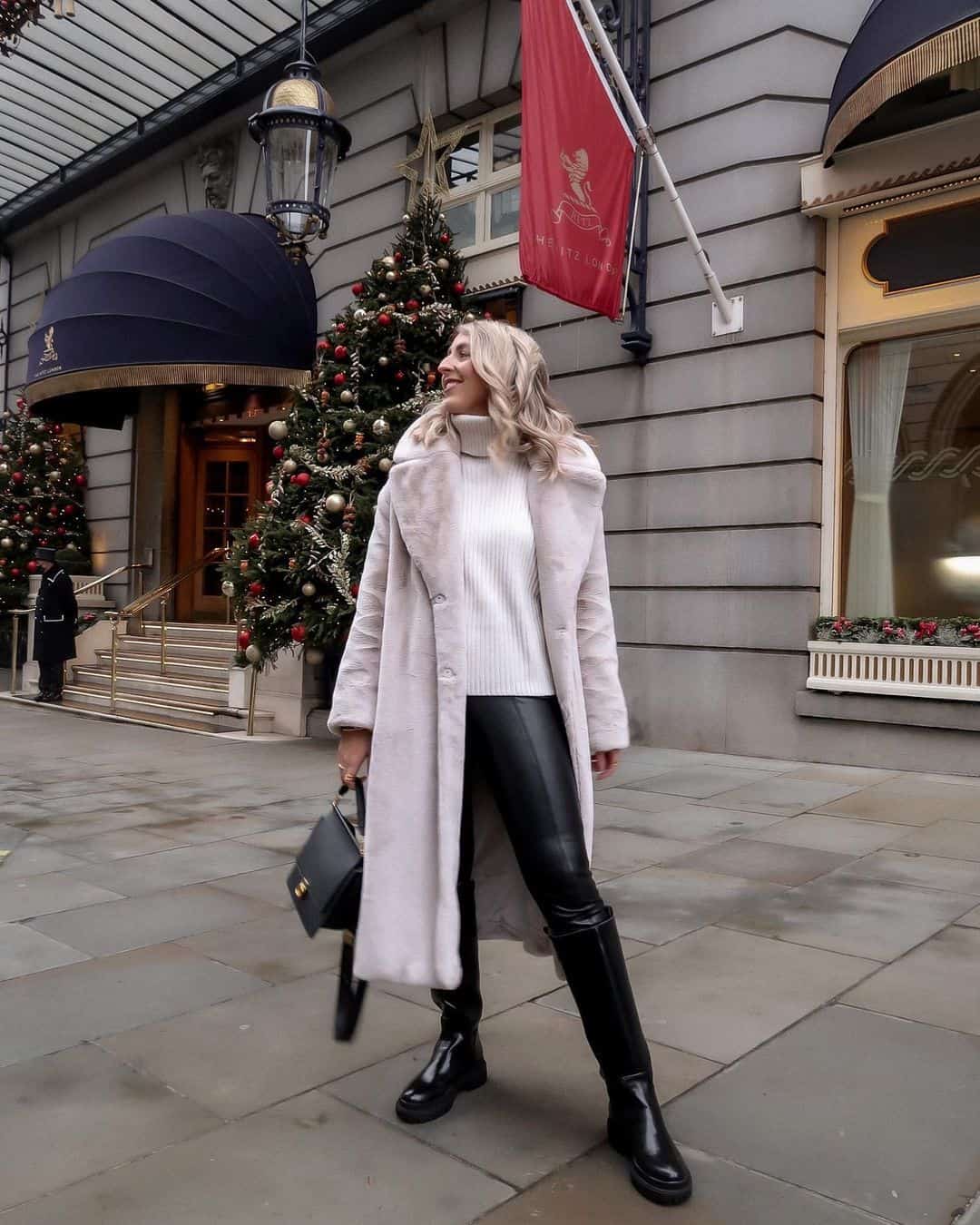 19 Europe Christmas Outfits - Chic, Classy & Comfy