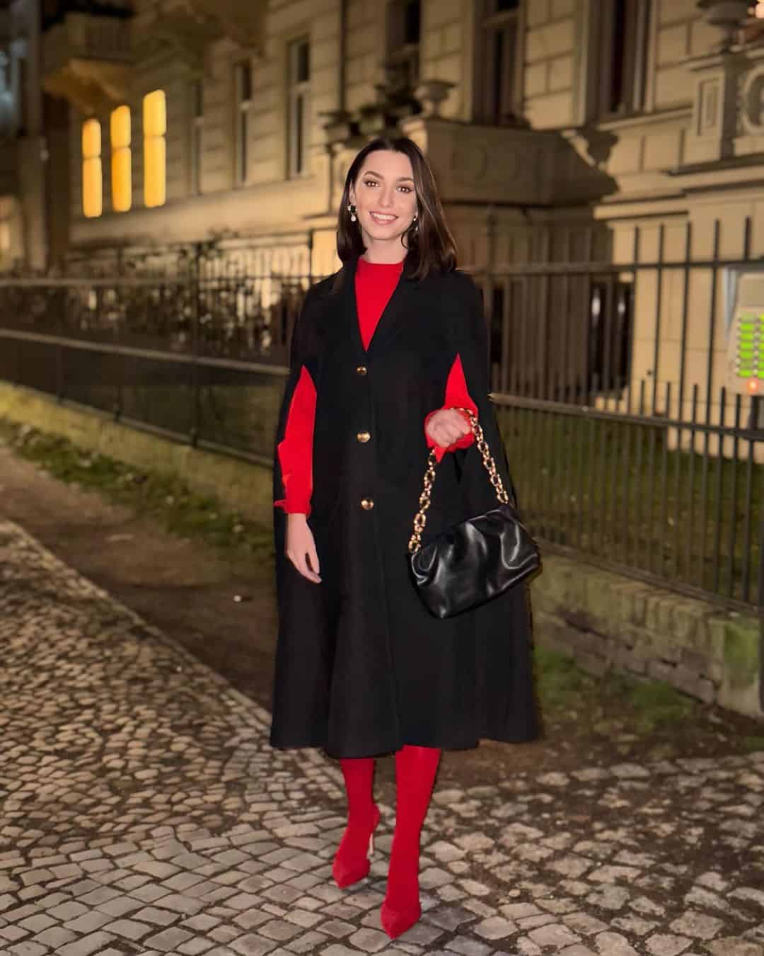 19 Europe Christmas Outfits - Chic, Classy & Comfy