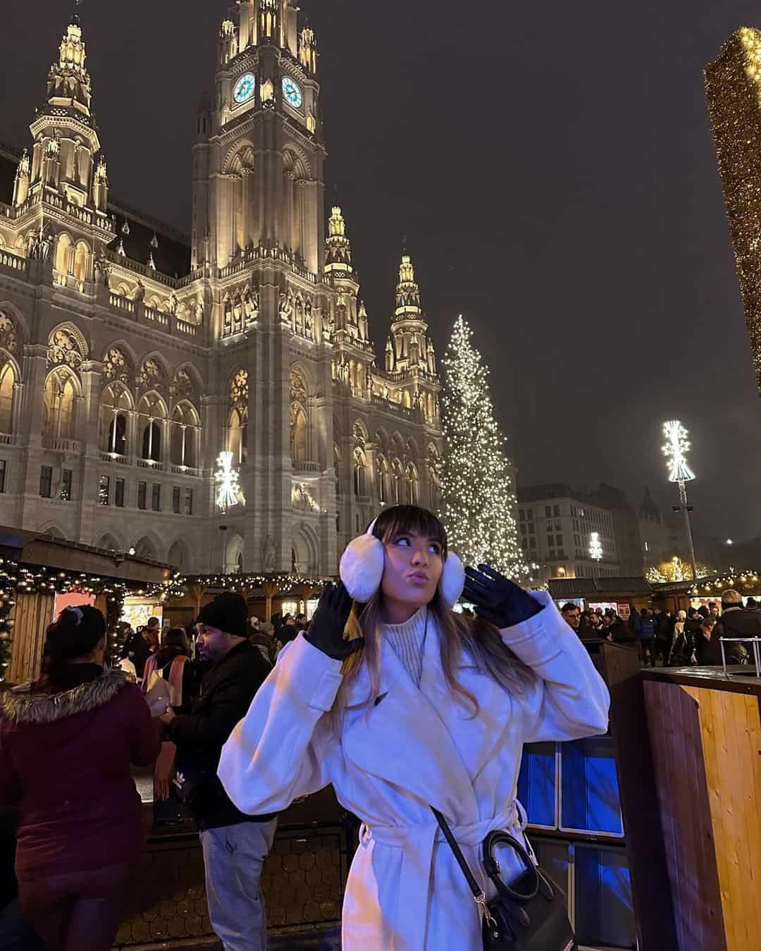 19 Europe Christmas Outfits - Chic, Classy & Comfy