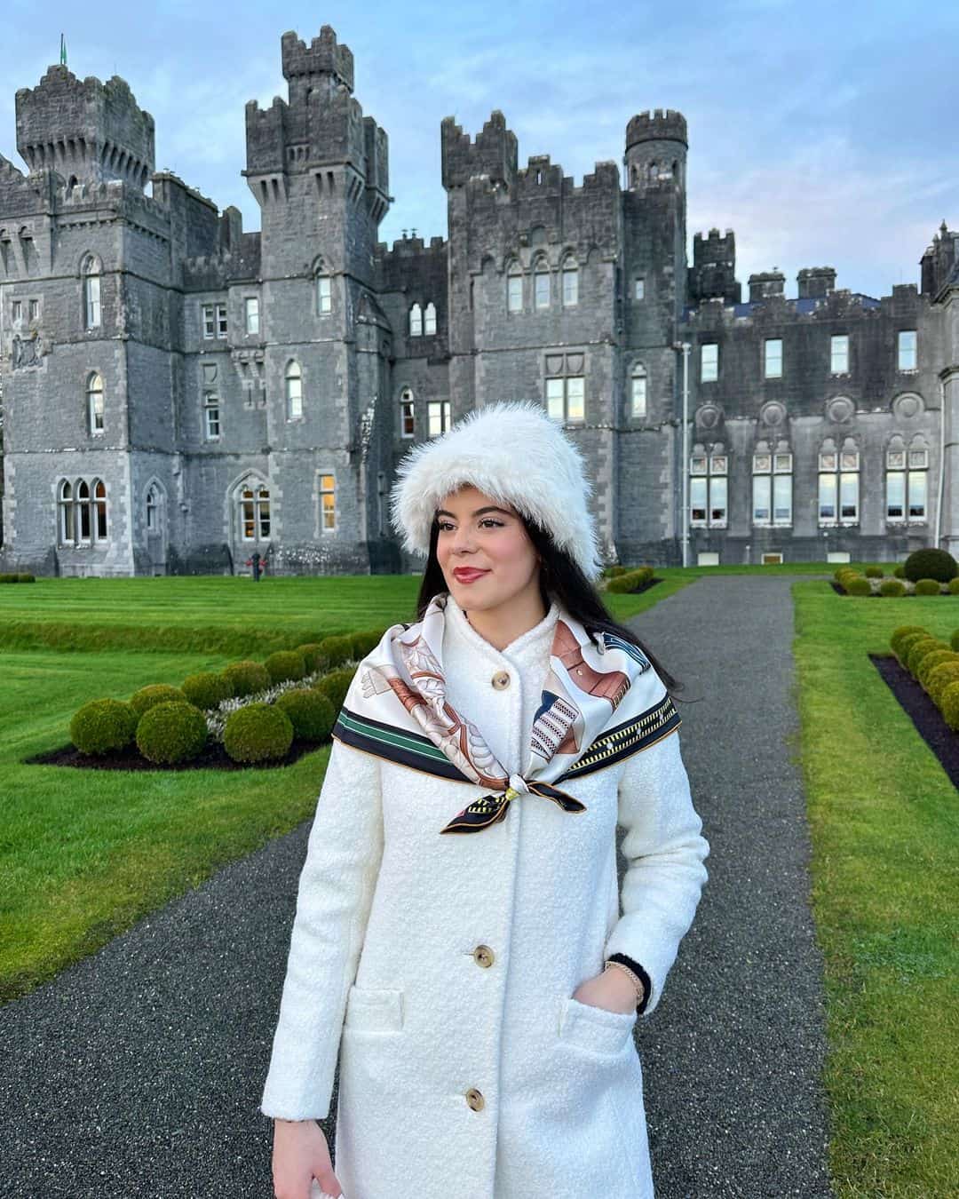 15 Chic & Classy England Winter Outfits Ideas