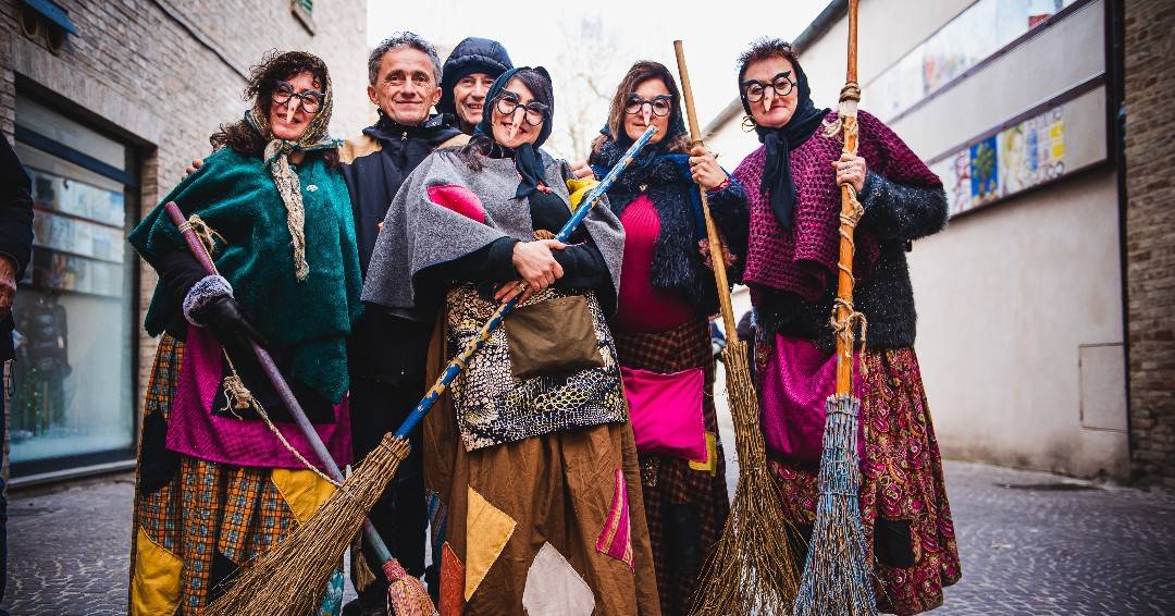 15 Fun & Unique Italian Christmas Traditions For This Year