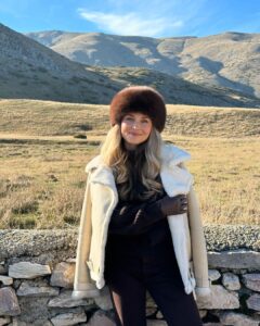15 Iceland Winter Outfits To Stay Warm And Look Chic