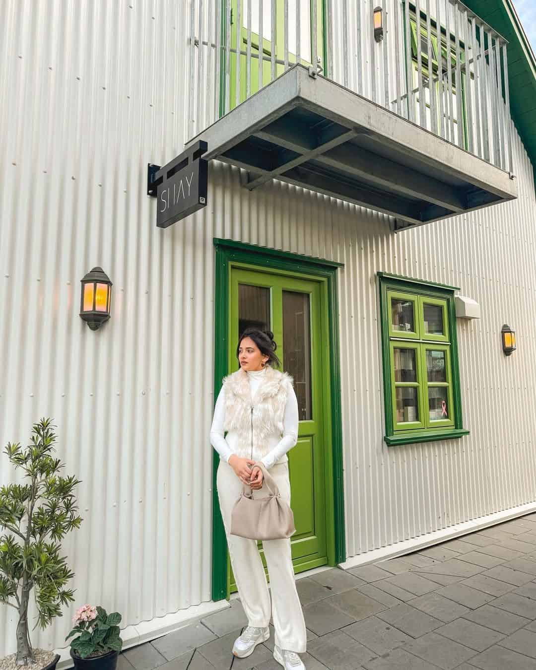15 Iceland Winter Outfits To Stay Warm And Look Chic