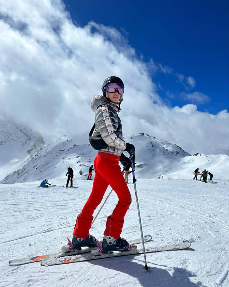 15 Stylish Ski Outfits For Women To Elevate Your Style