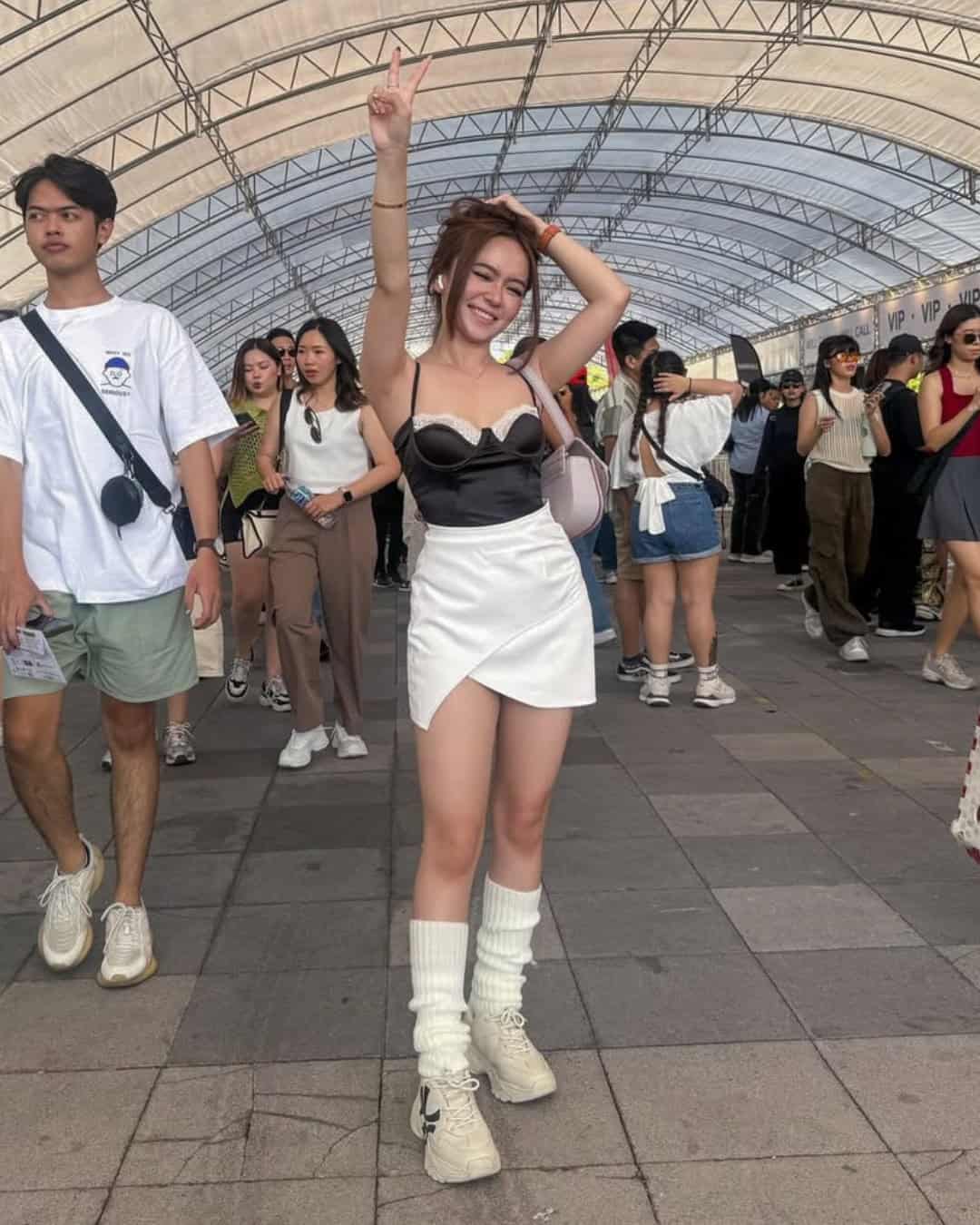17 Concert Outfits For Women That Define Chic & Fun