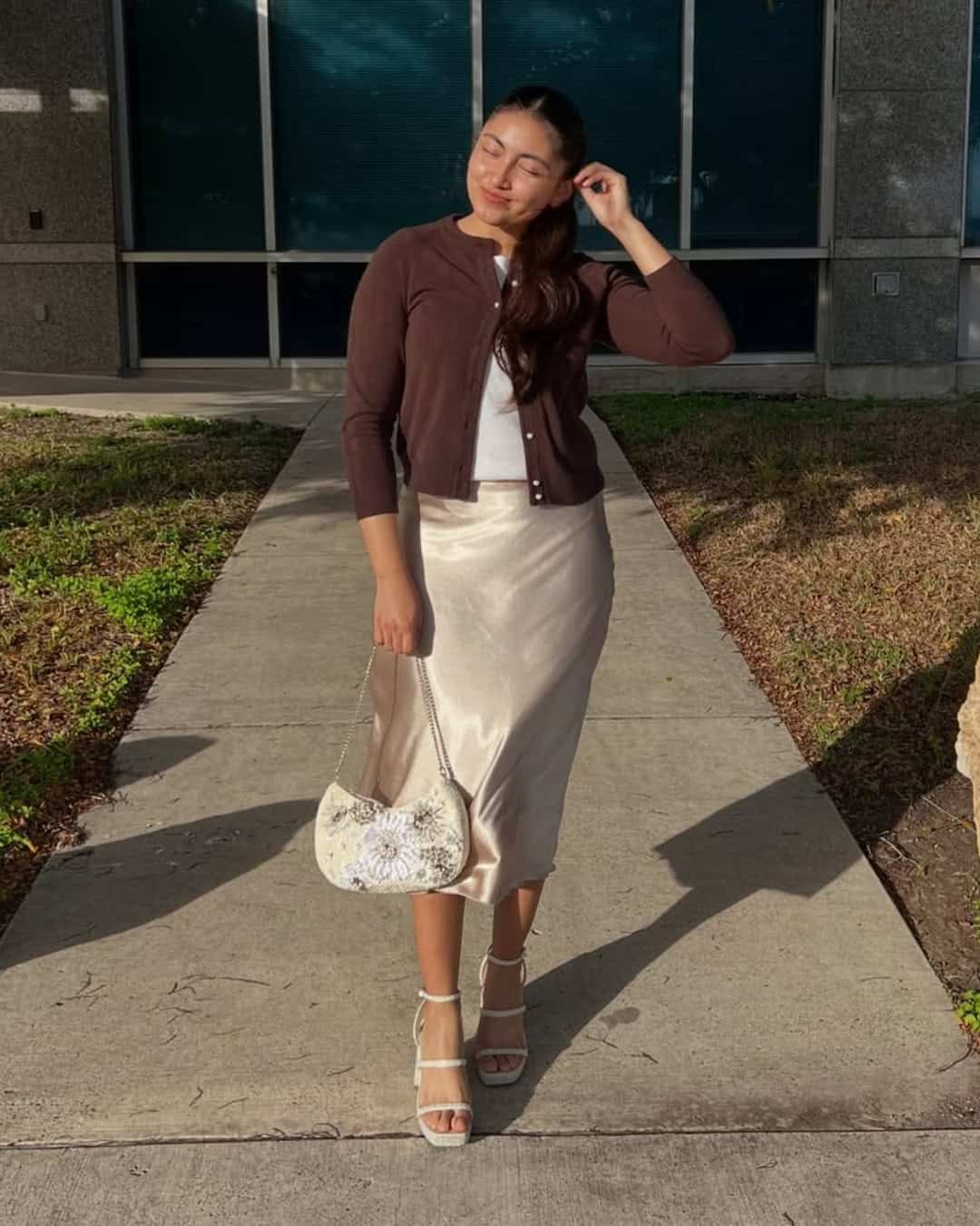 17 Modest Outfits For Women To Look Elegant Every Day
