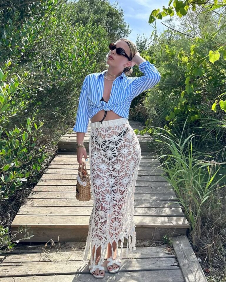 23 Beach Outfits For Tropical And Chic Look!