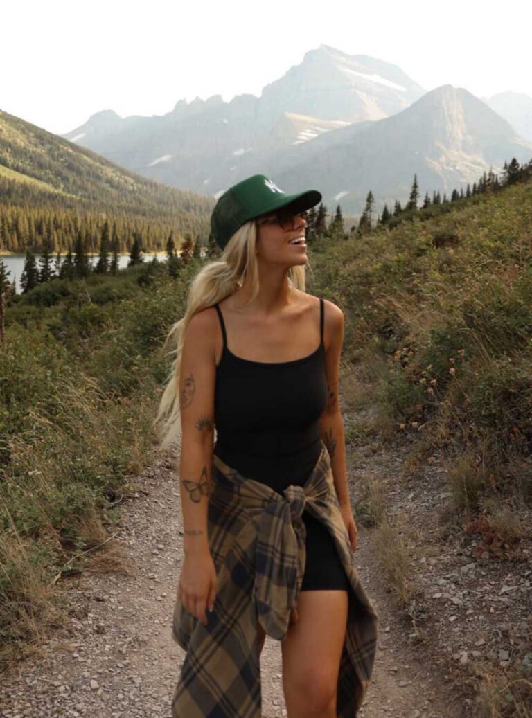 17 Camping Outfits To Stay Comfy And Stylish Outdoors