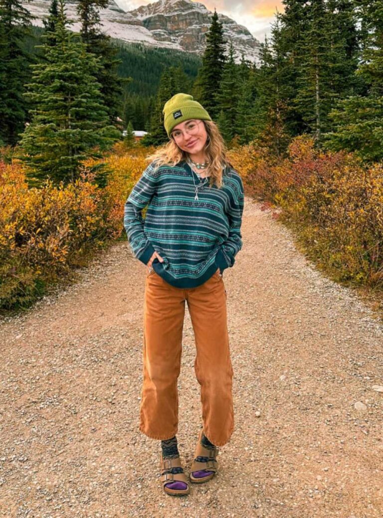 17 Camping Outfits To Stay Comfy And Stylish Outdoors