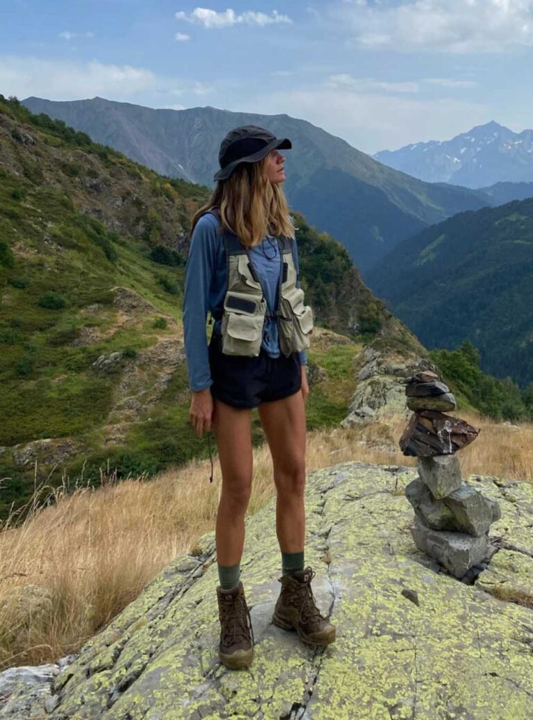 17 Camping Outfits To Stay Comfy And Stylish Outdoors