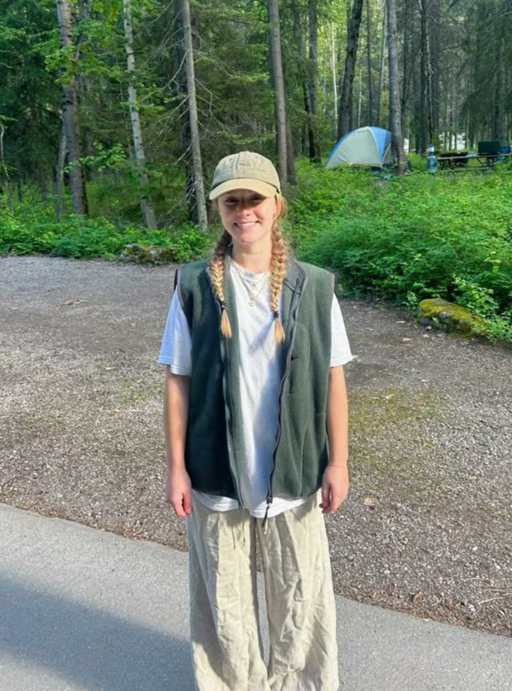 17 Camping Outfits To Stay Comfy And Stylish Outdoors