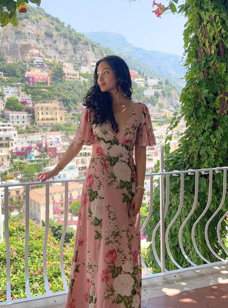 15 Dreamy Amalfi Coast Outfits For Your Italian Getaway!