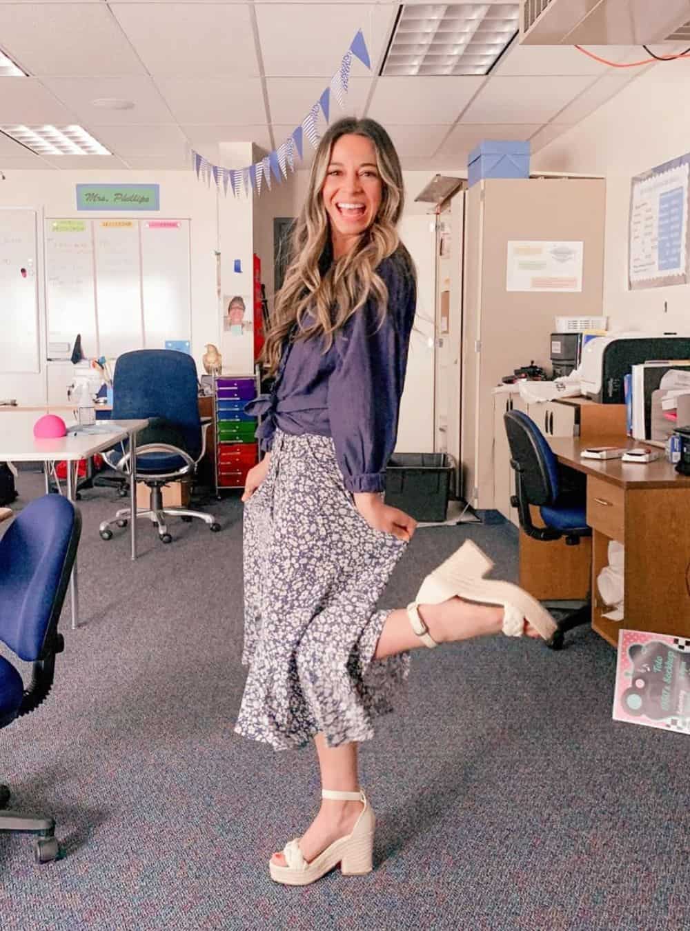 20 Stylish Teacher Outfits To Love Every Season